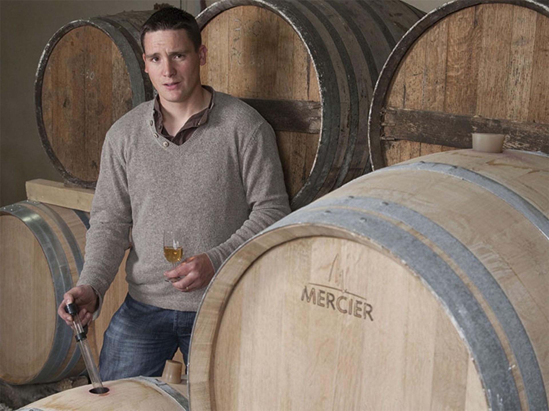 A la découverte du village de Saint-Paul et de la distillerie Plaize ...